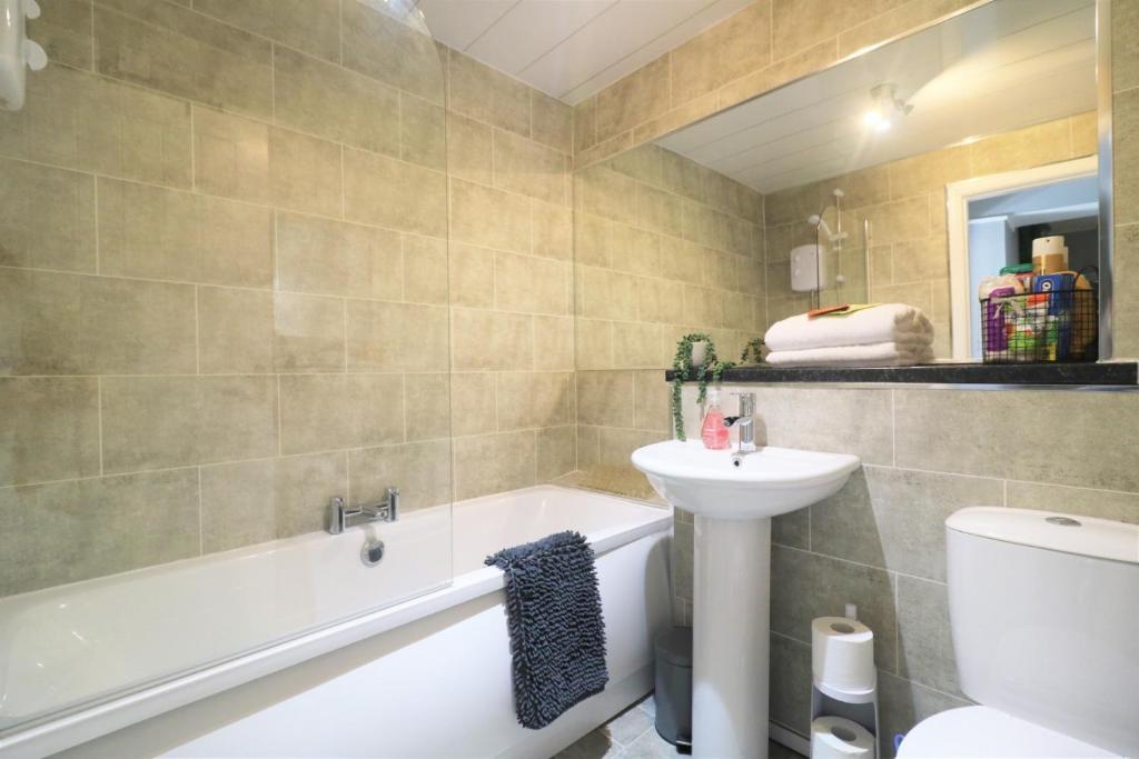 2 Bedroom Apartment at SECC Hydro FREE PARKING, Glasgow (updated prices ...