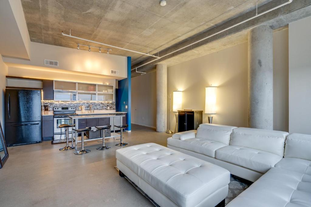 Top Floor City Living 1BR Condo 30 day min with rooftop deck, Nashville ...