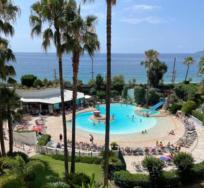 Splendid sea view - 2 comfy rooms - Swimming pools, Cannes (updated ...