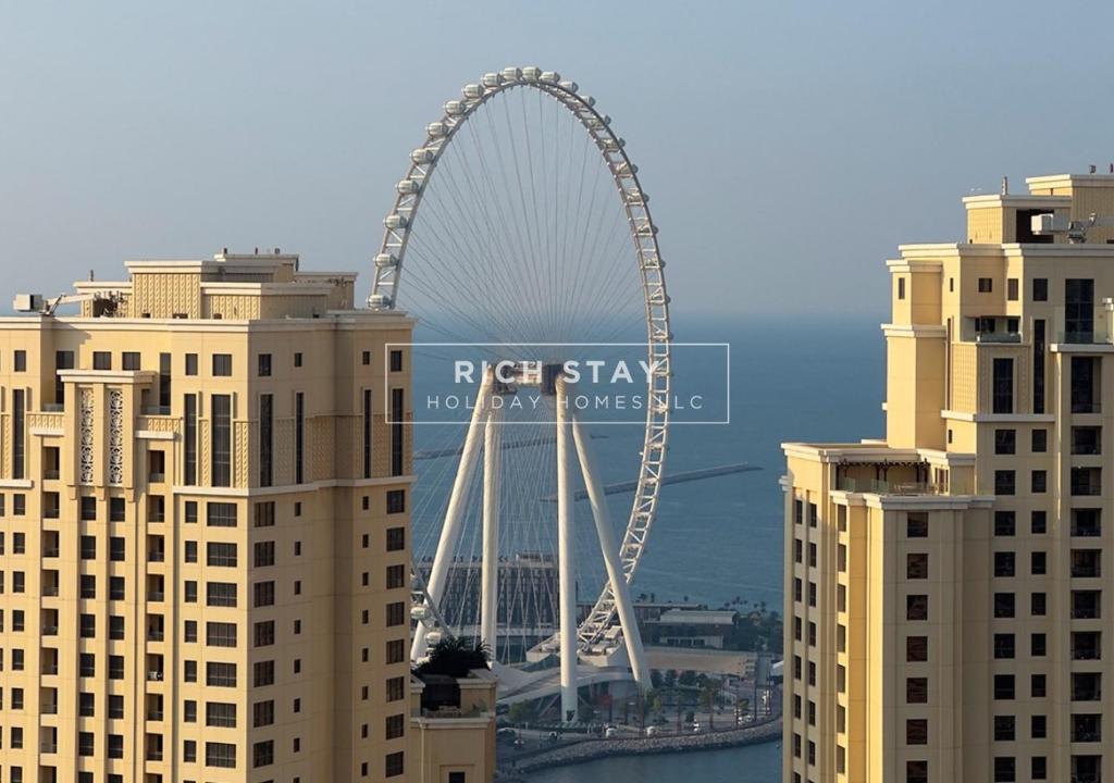 Authentic Dubai Eye & sea view 2BR-Stella Maris Dubai Marina by Rich ...