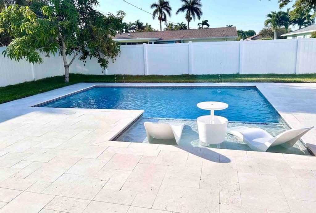 102nd Christina Jason Maria Moore Sand and Sea Pool Bungalow, Naples ...