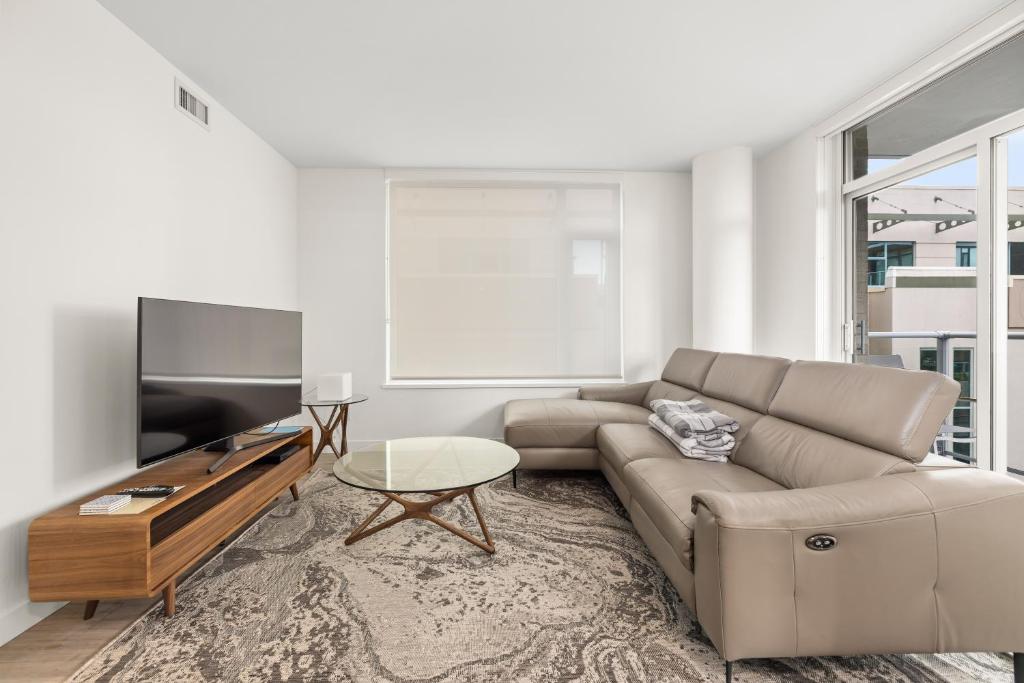 Yates Street Executive Suite by Iris Properties, Victoria (updated ...