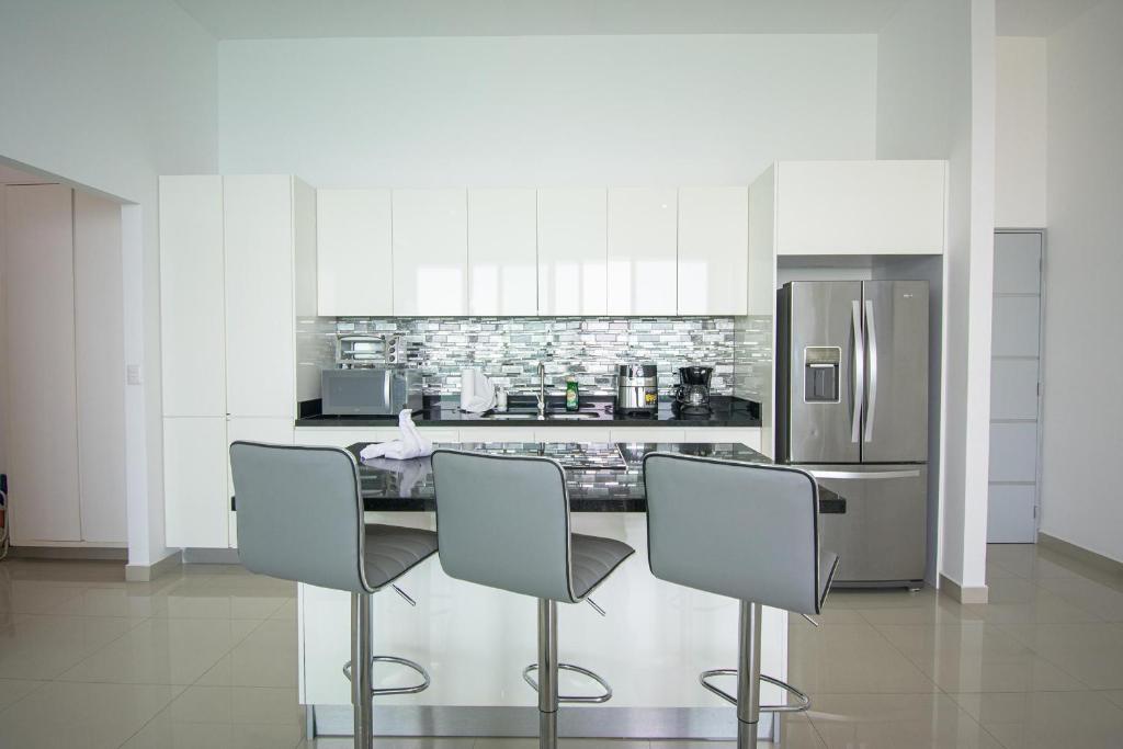 Torre Eme Oceanfront Condo 1502 With Pool, Mazatlán, Mexico - Booking.com