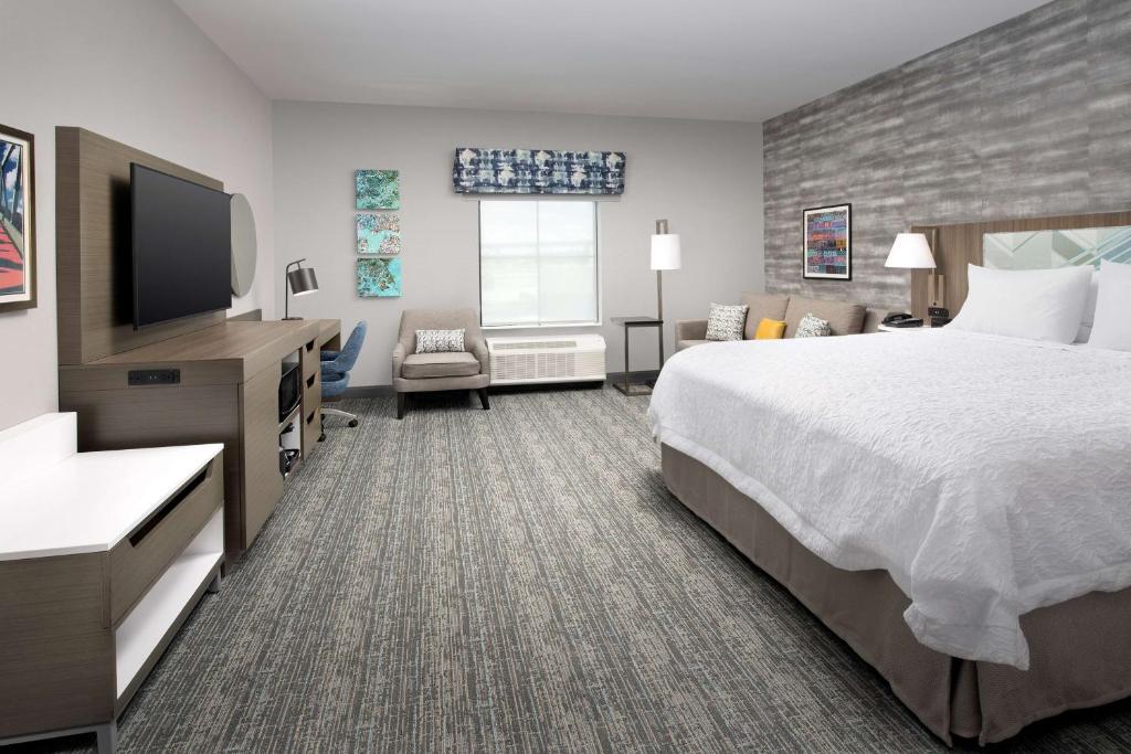 Hampton Inn Boston Logan Airport Chelsea, Chelsea (updated prices 2025)