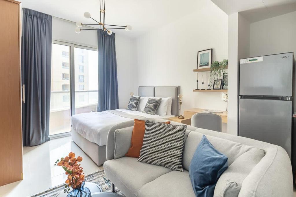 Frank Porter - Lakeside D, Dubai (updated prices 2025)