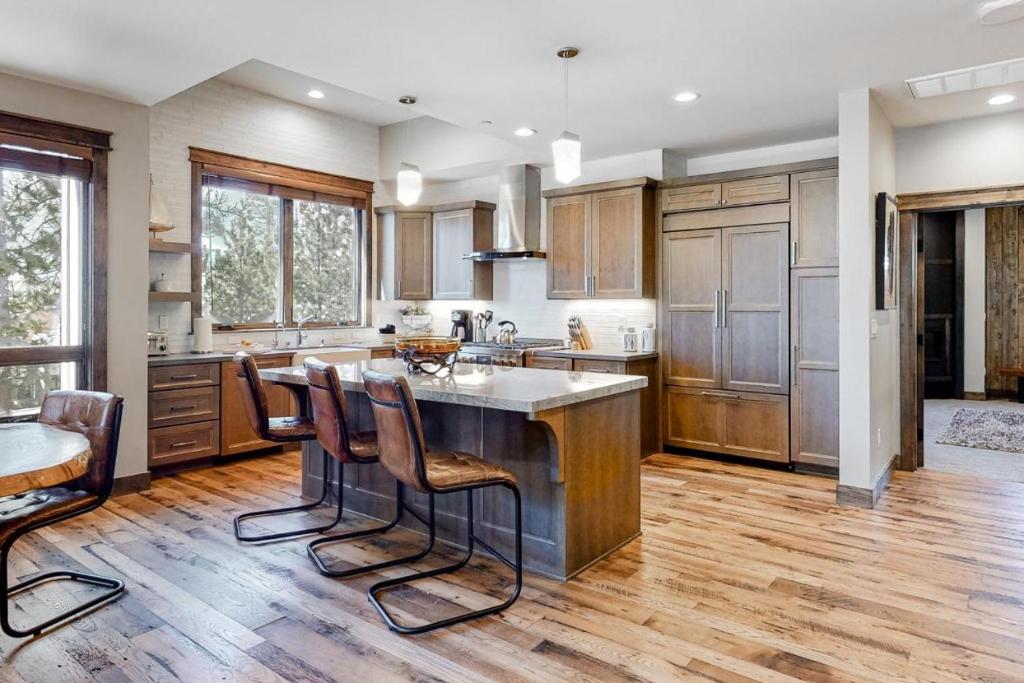 Gondola Vista Luxury Villas by Ski Heavenly & Beaches, South Lake Tahoe ...