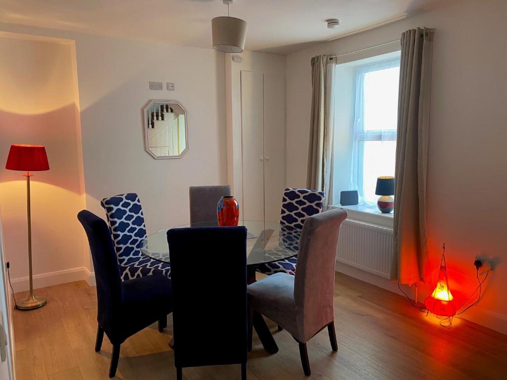 The White House, Derry Londonderry – Updated 2024 Prices