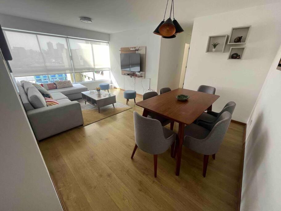 Alójate en la zona más cool de Lima, Lima (updated prices 2025)