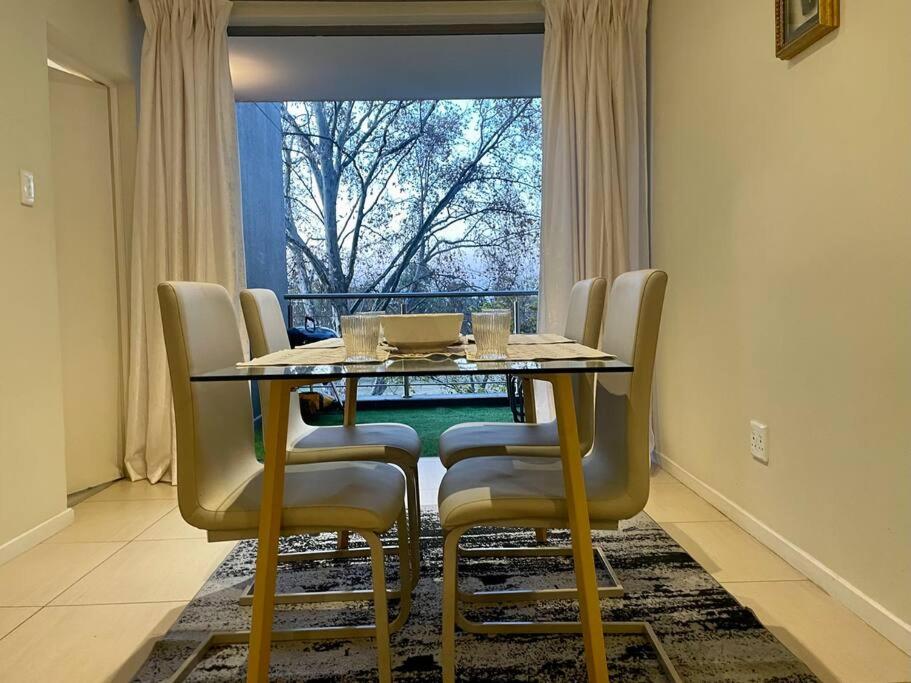 Urban Oasis with Park Views in Sandton, Johannesburg, Johannesburgo (precios actualizados 2025)