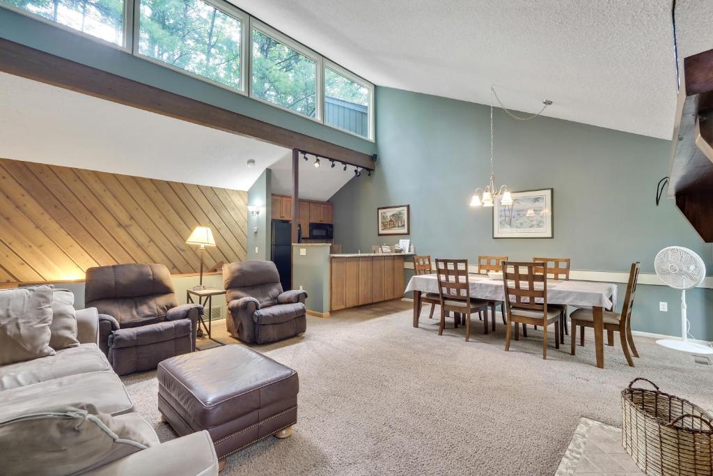 Harbor Cove's Scenic Solitude, Harbor Springs (updated prices 2025)