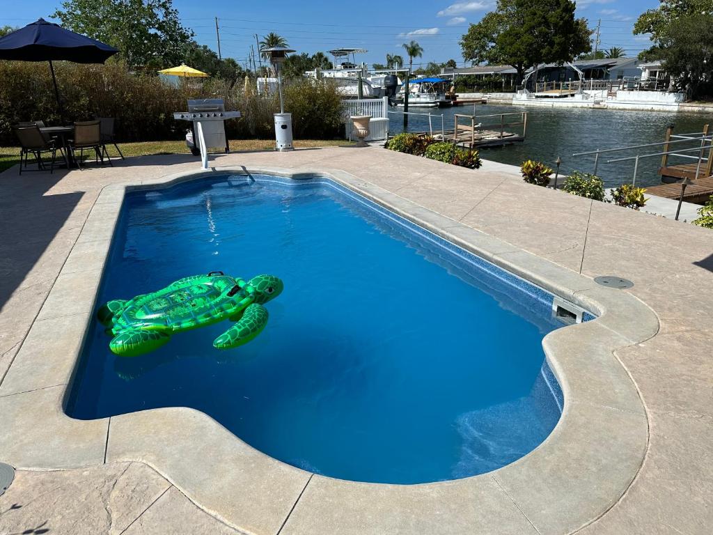 Sunny Waterfront Oasis! Prívate Pool, Hot Tub and Dock, Hudson ...