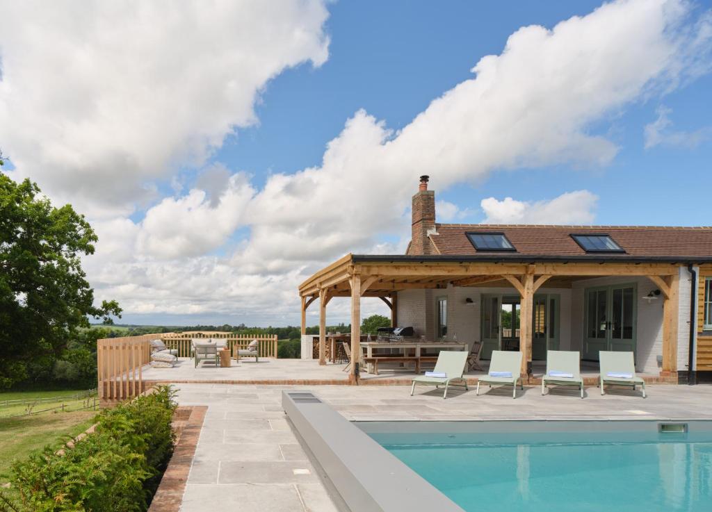 Castle Hill Cottage, Crowborough (updated prices 2025)