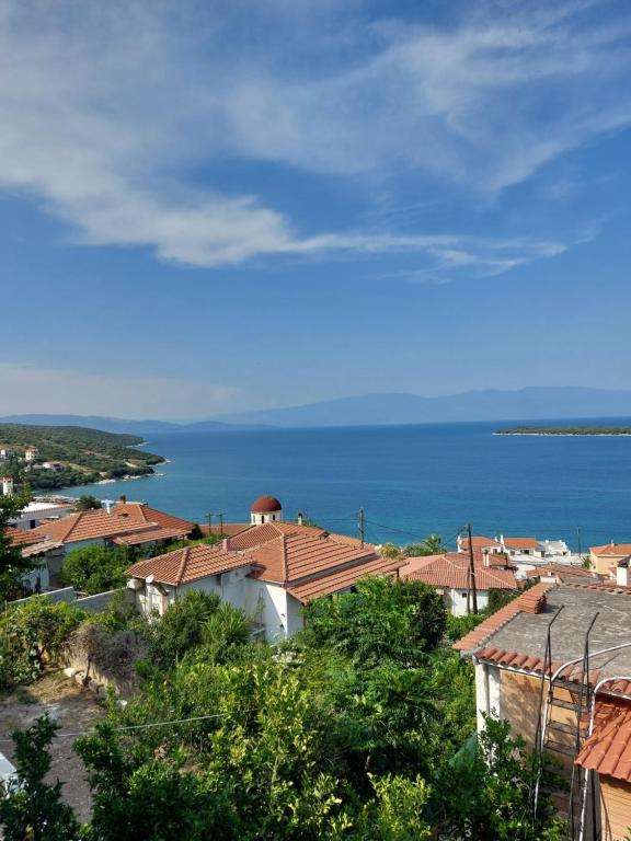 4 εποχές, Amaliapoli (precios actualizados 2025)