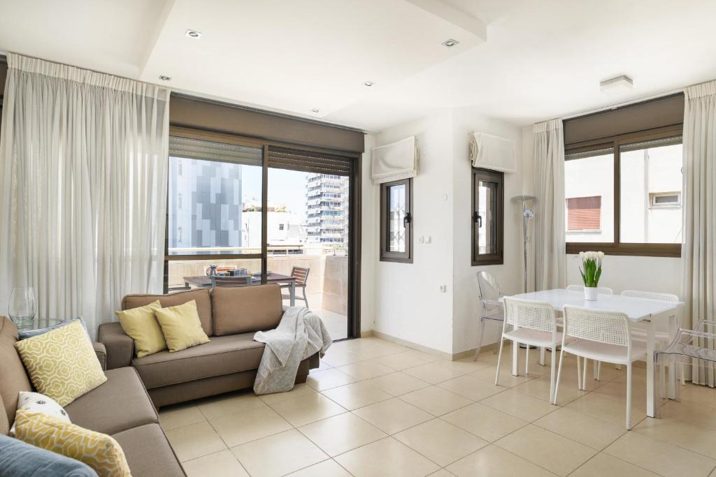 Comfy 2BR with Terrace next to Beach by FeelHome, Tel Aviv (updated prices 2026)