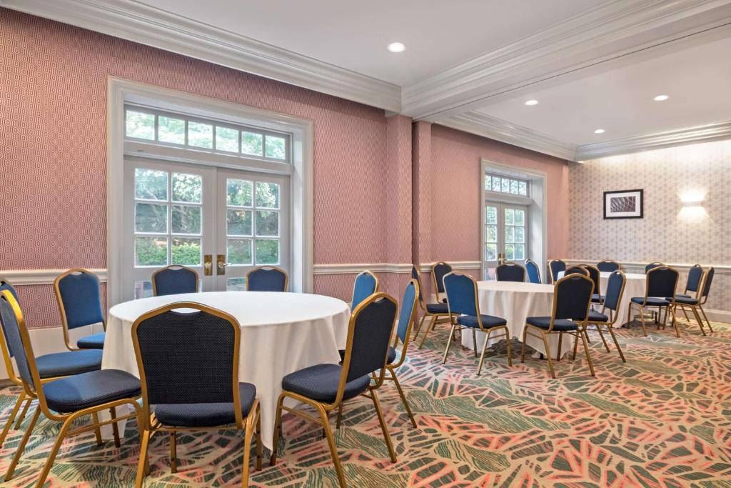 Hampton Inn & Suites Stamford, Stamford (updated prices 2025)
