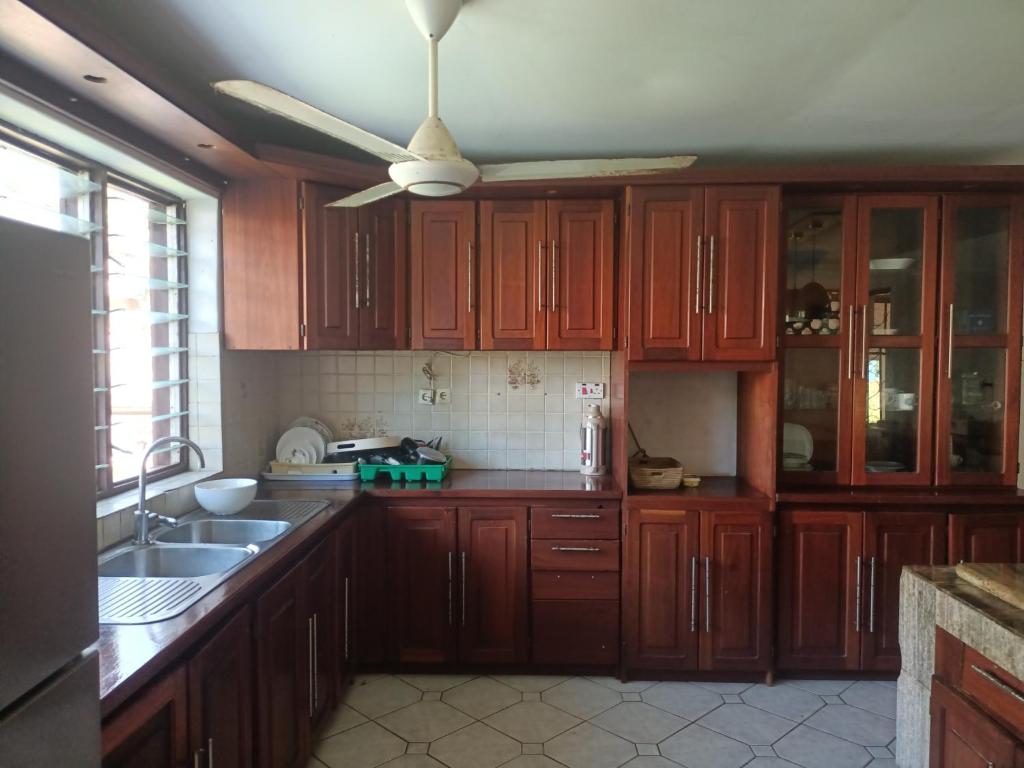 ROXY BEACH HOUSE - SuiteTrails