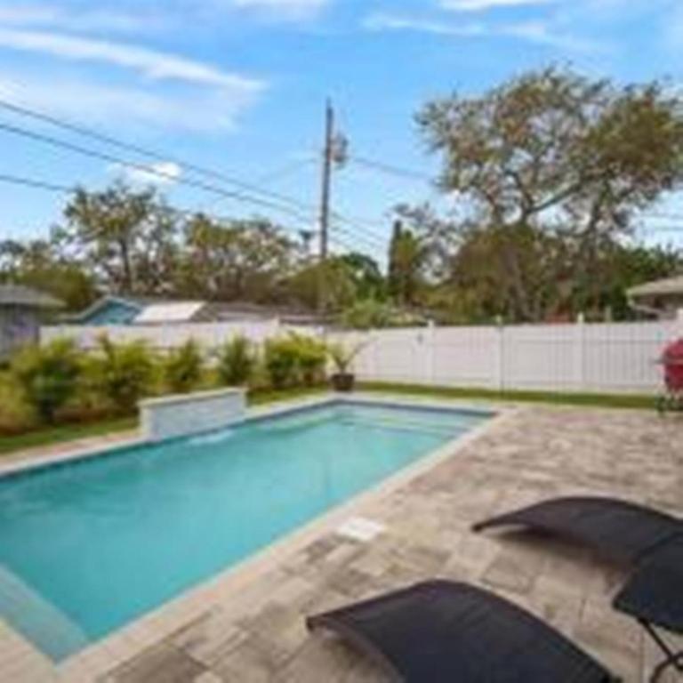 Charming Oasis With New Pool In Park View Estates, Largo – Tarifs 2023