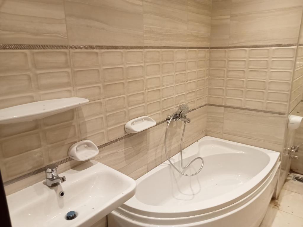 High end apartment on Assiut university street, Asiut (precios ...