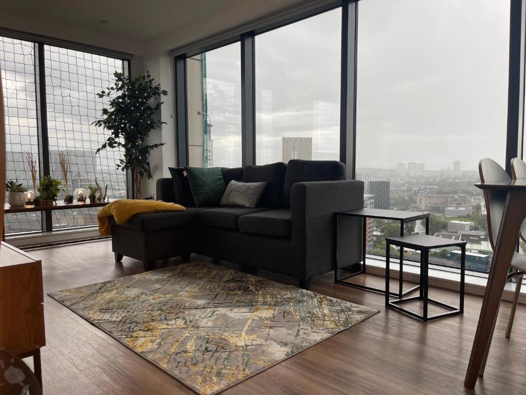 Luxury 2 Bedroom En-Suite Apartment Balcony Views, Manchester (updated ...