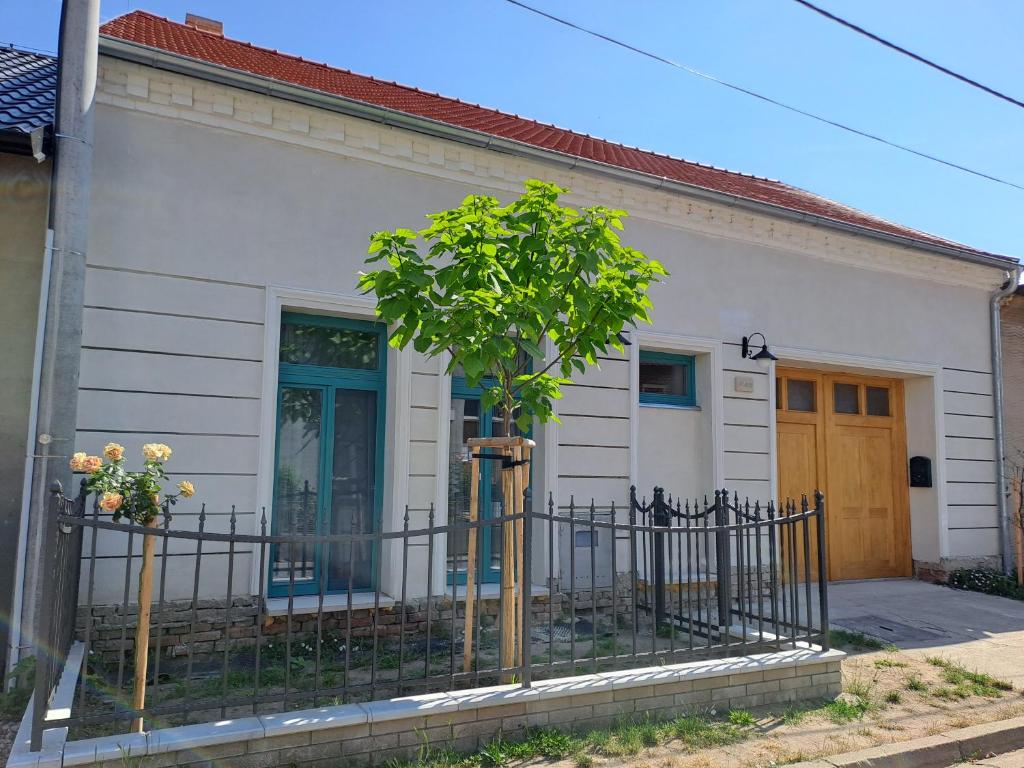 Mirabelka Rakvice, Rakvice (updated prices 2025)