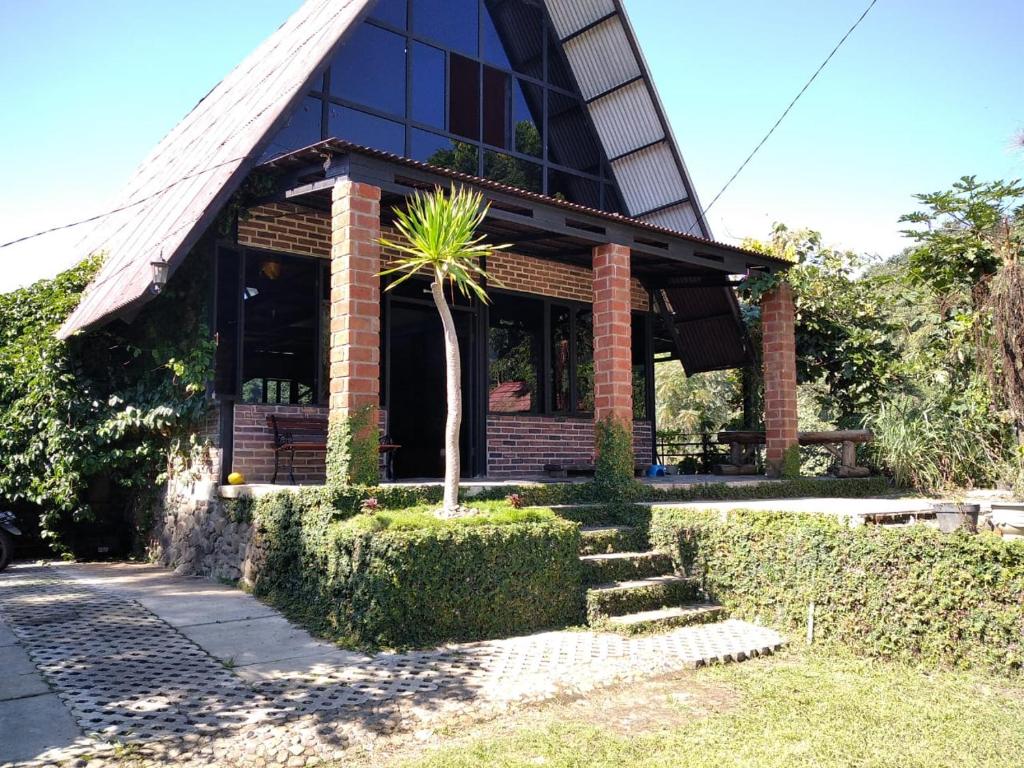 Riverside cabin, Pengalengan (updated prices 2024)