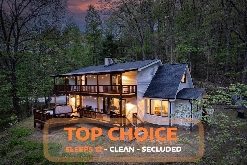 Luxury Chalet on 50 Acres, Hot Tub, Game Room, Mountain View & seasonal ...