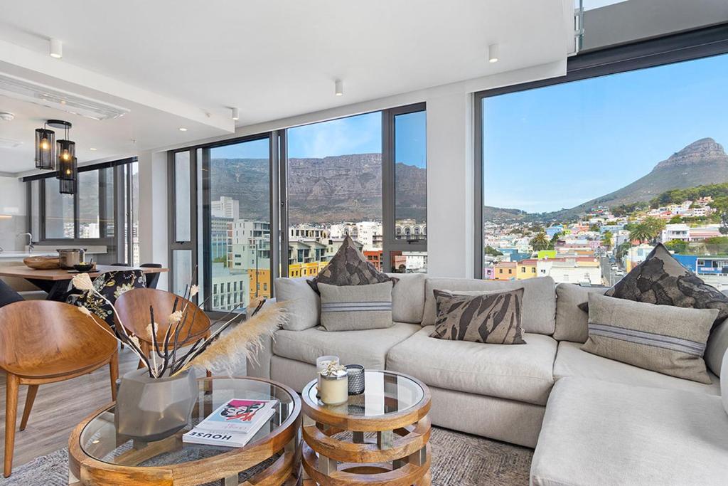 702 on Strand Cape Town - Panoramic Mountain Views, Cape Town (updated prices 2025)