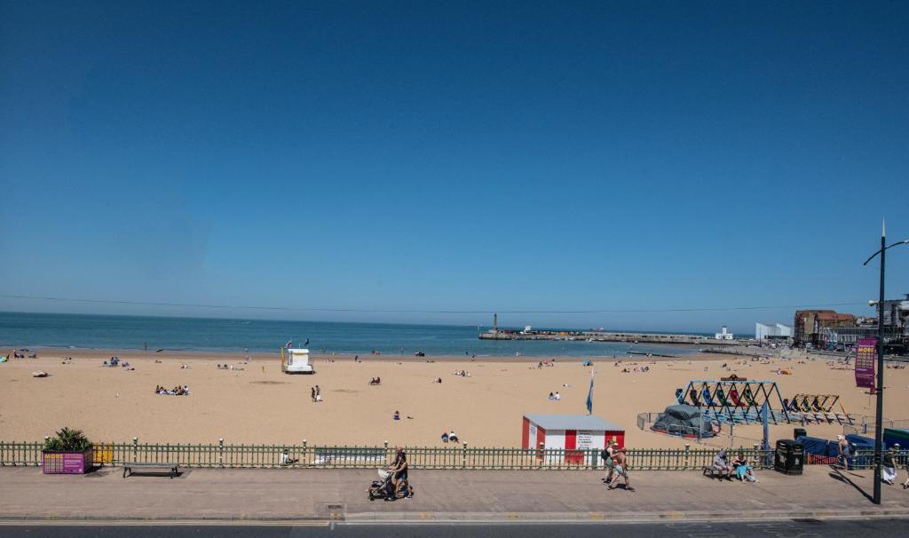 Apartment Beach Front, Newly Renovated, Luxury Townhouse., Margate, UK ...