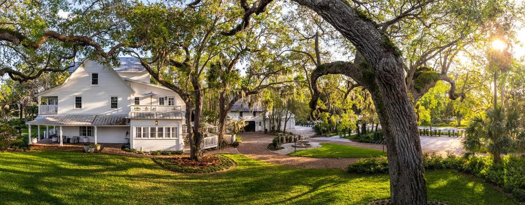 Victoria 1883, New Smyrna Beach (updated prices 2026)