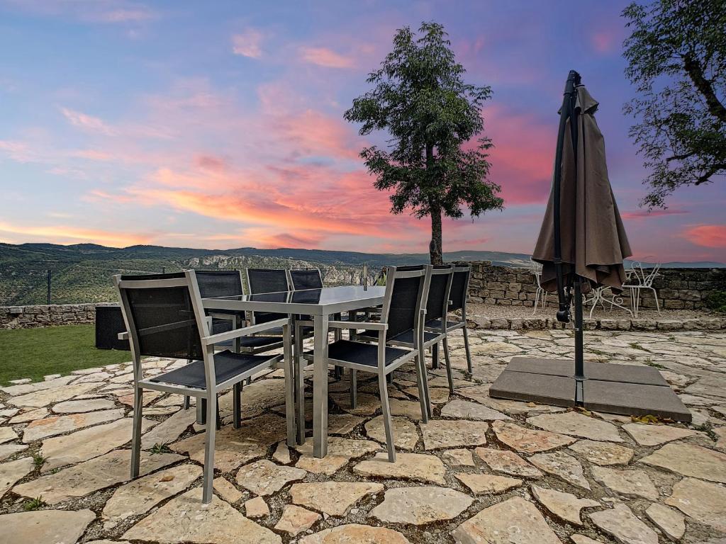 Bâtisse de charme et vue exceptionnelle entre Causses et Gorges du Tarn ...