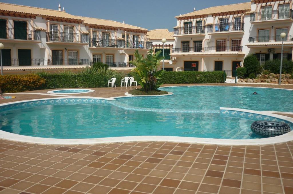 Portugal, Guia, Town House in Manicured Gardens, Guia (tarifs ...