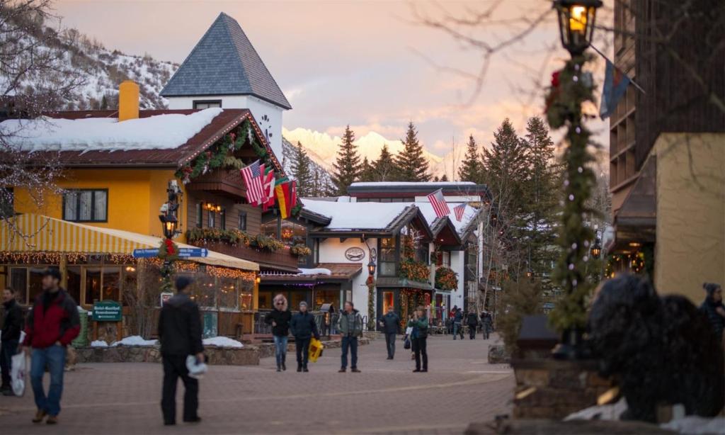 Vail Village 5 Bedroom With Private Hot Tub - Plaza Lodge, Vail ...