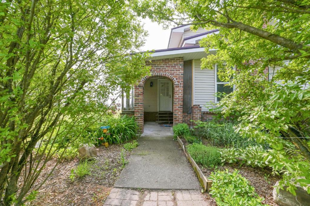 Charming Mio Family Retreat Near Mio Dam Pond! - SuiteTrails