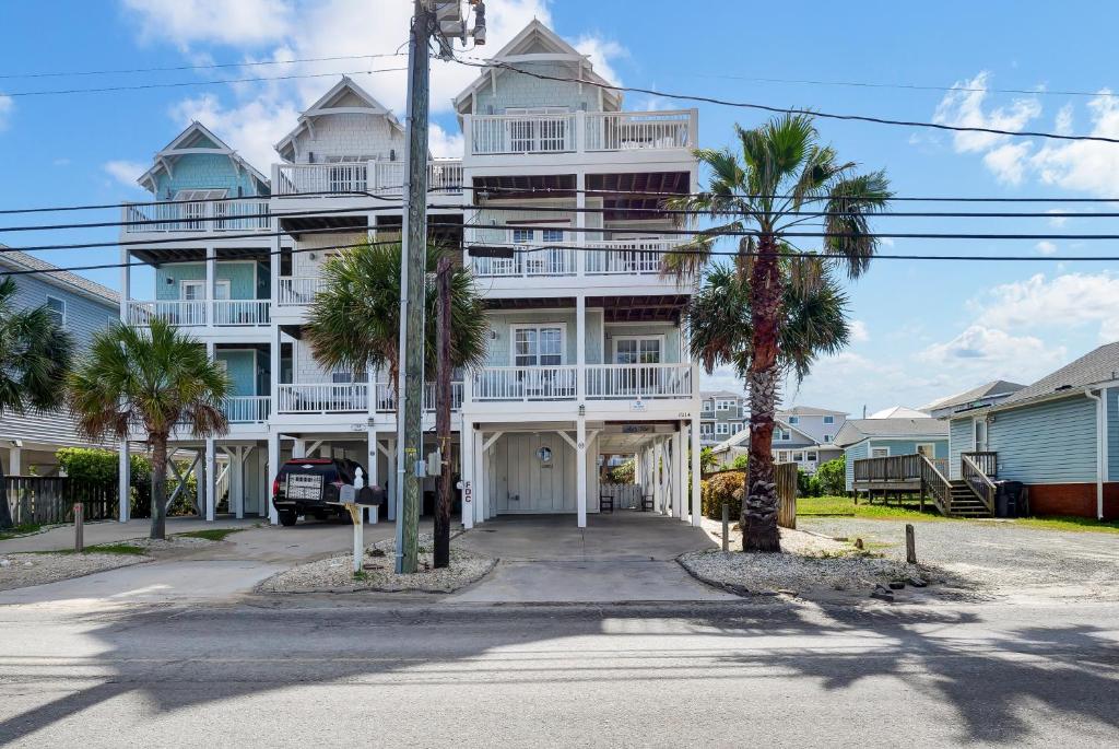 Whalecome to the beach, Carolina Beach (updated prices 2025)