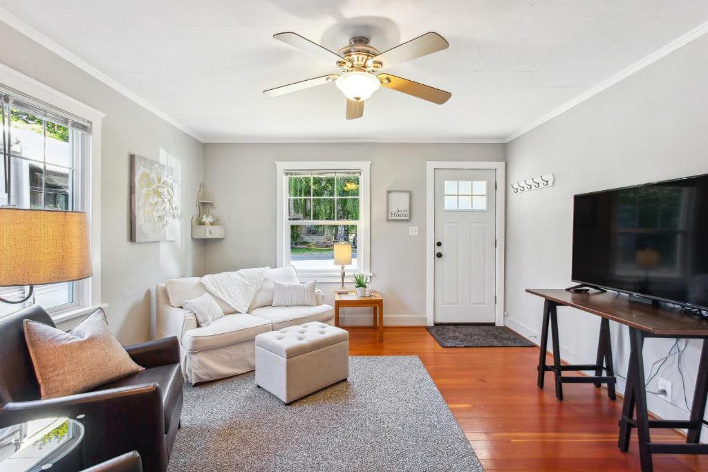 Charming Eugene Retreat Private Hot Tub and Yard!, Eugene (updated prices 2025)