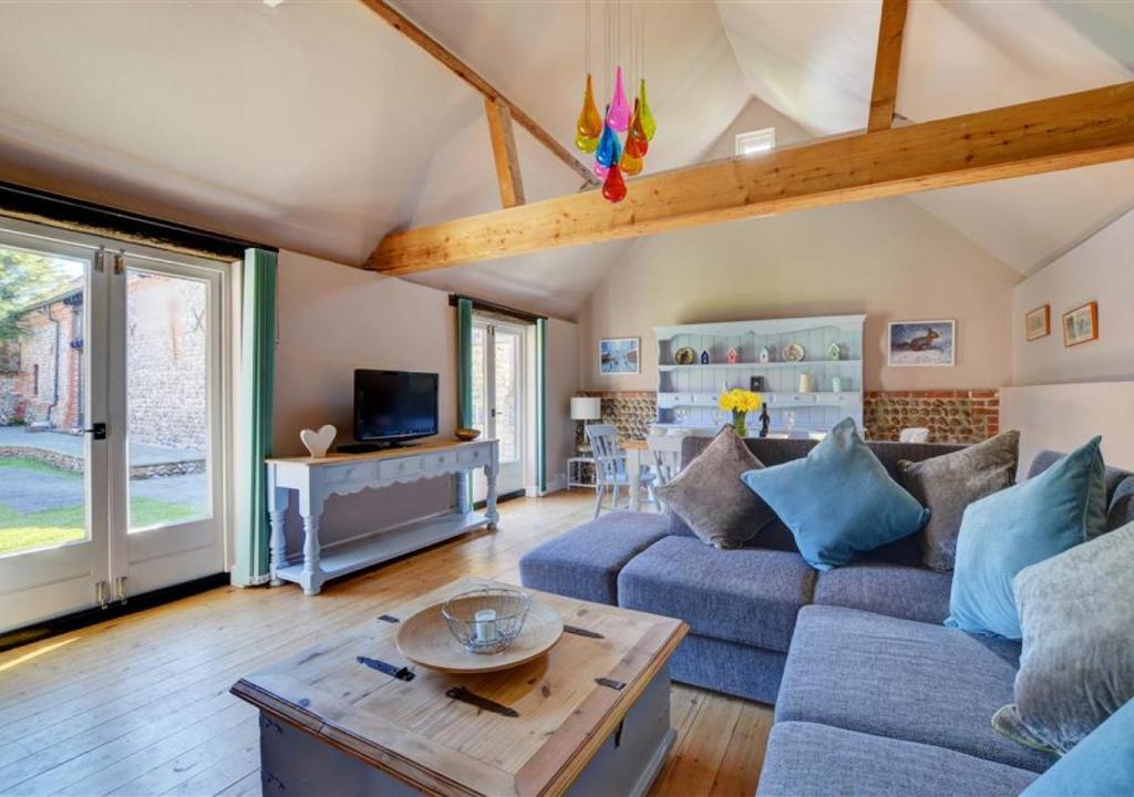 Rainbow Cottage, Roughton (updated prices 2026)
