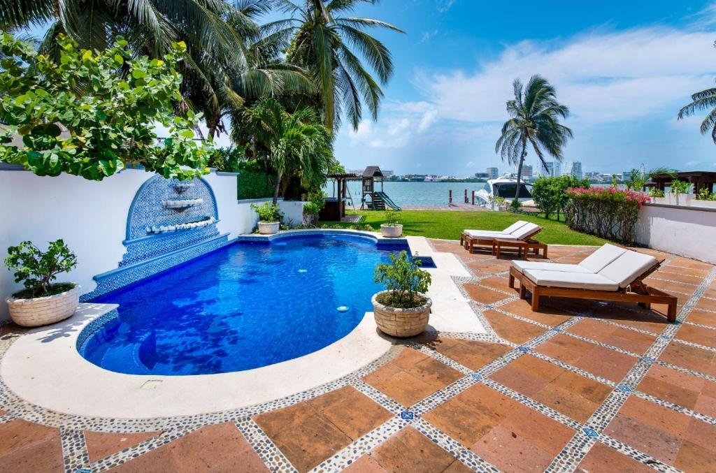 Amazing luxury villa, gorgeous lagoon view & pool, Cancún (tarifs ...
