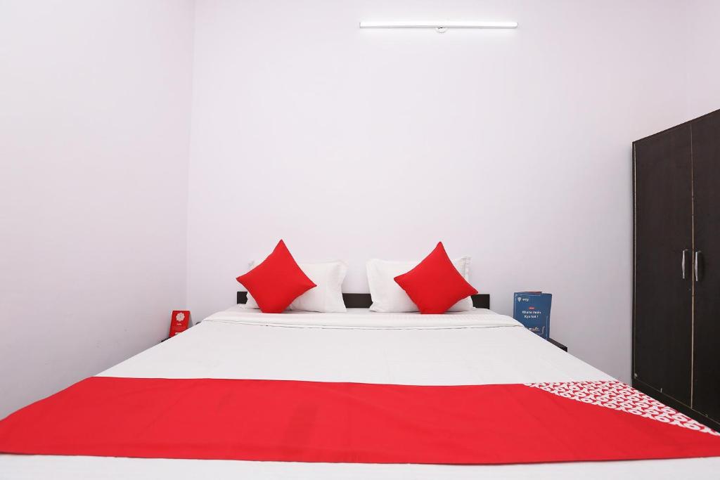 OYO Flagship Golden Guest House, Faridabad, India - Booking.com