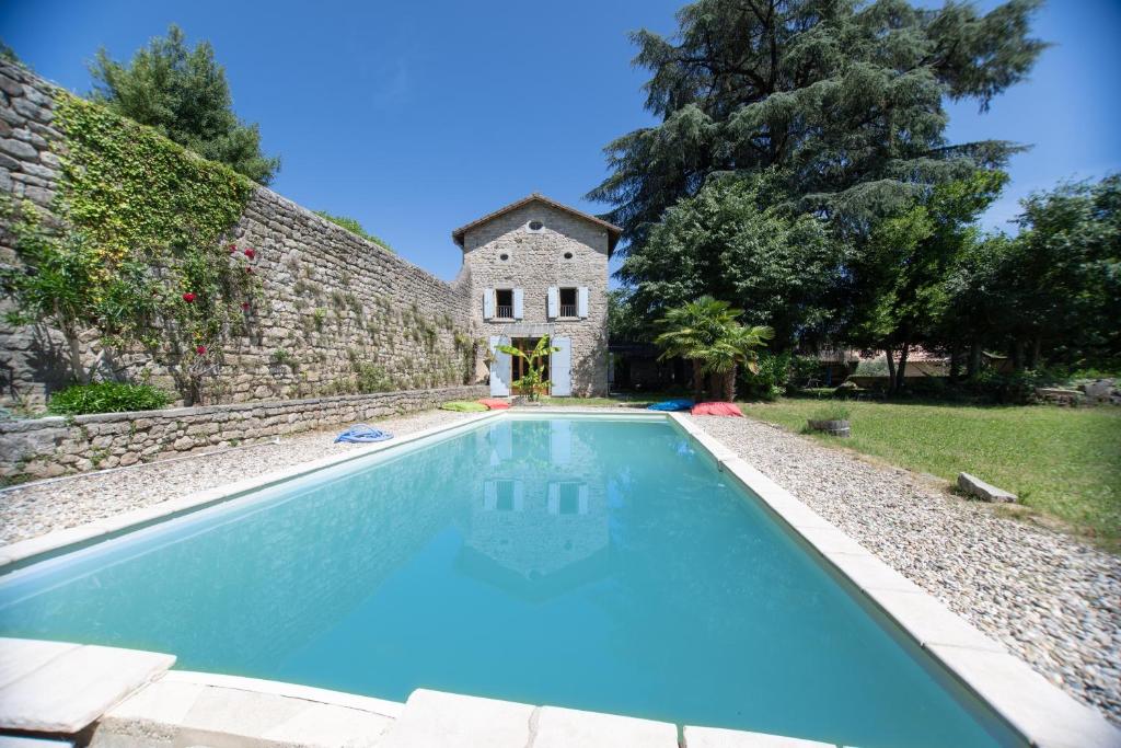 Le Grand Cèdre - Maison avec piscine privée, Ribes (updated prices 2024)