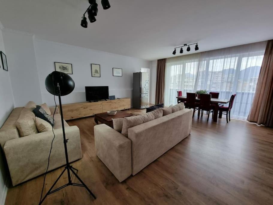 E Apartment, In Center, Cozy - Tiran