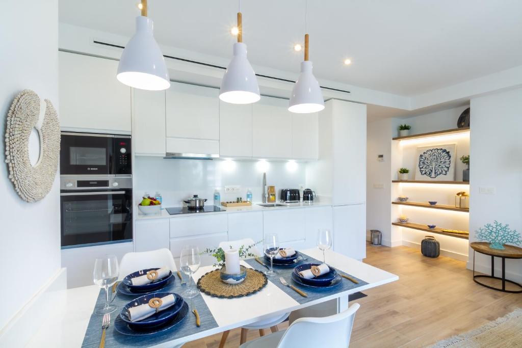 MARBELLA BANUS SUITES - Banus Playas del Duque Beachside Residential ...