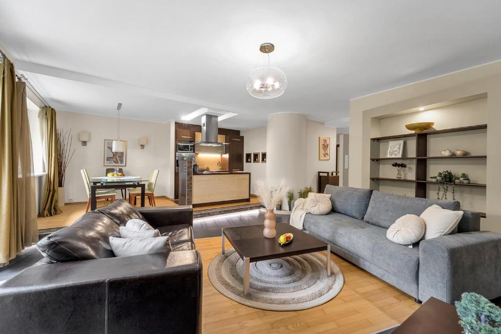 90m2 Golden Dragon Prestige Suite - Parking, Air Conditioner, Jacuzzi ...