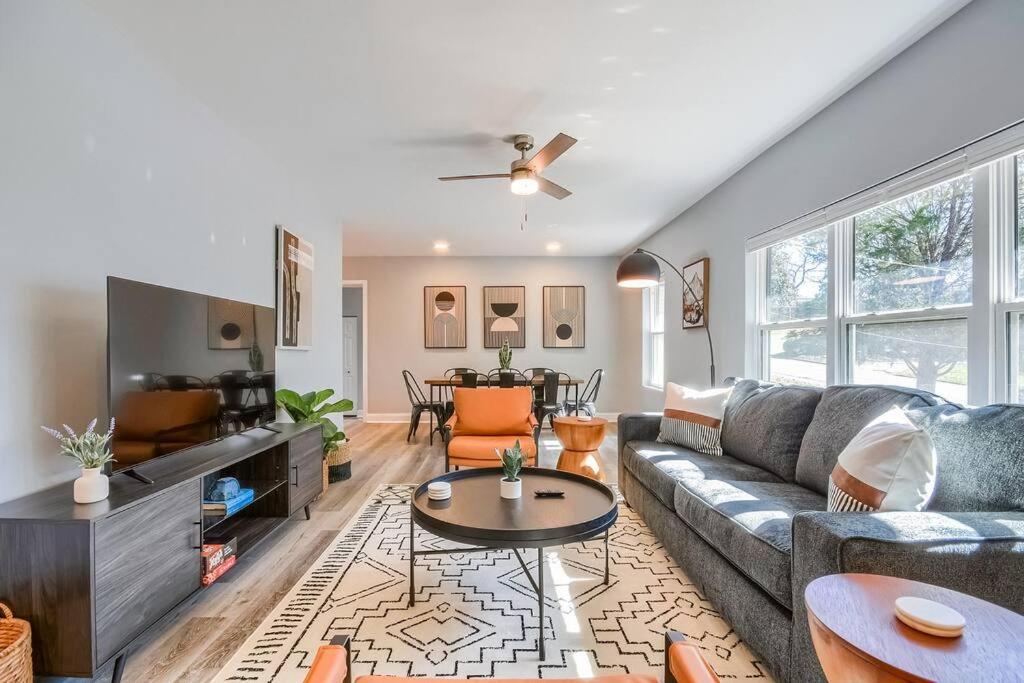 Game Room, Fire Pit! 4bd / 4ba - 2 Kings, 2 Desks, Atlanta ...