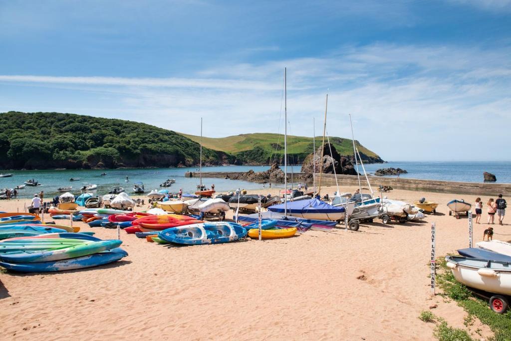 Apartment 11, Silver Cove, Hope-Cove (updated prices 2026)