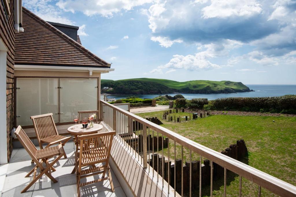 Apartment 13, Willow Cove, Hope-Cove (updated prices 2026)