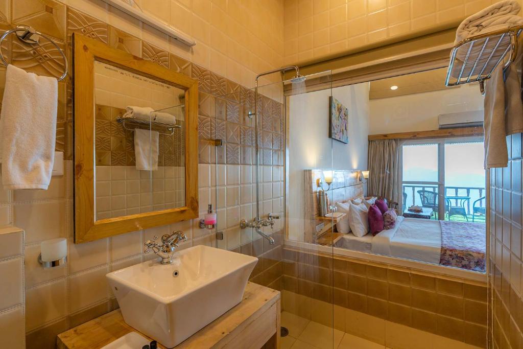 StayVista at DAAFI House with Comp Breakfast, Theog (updated prices 2025)