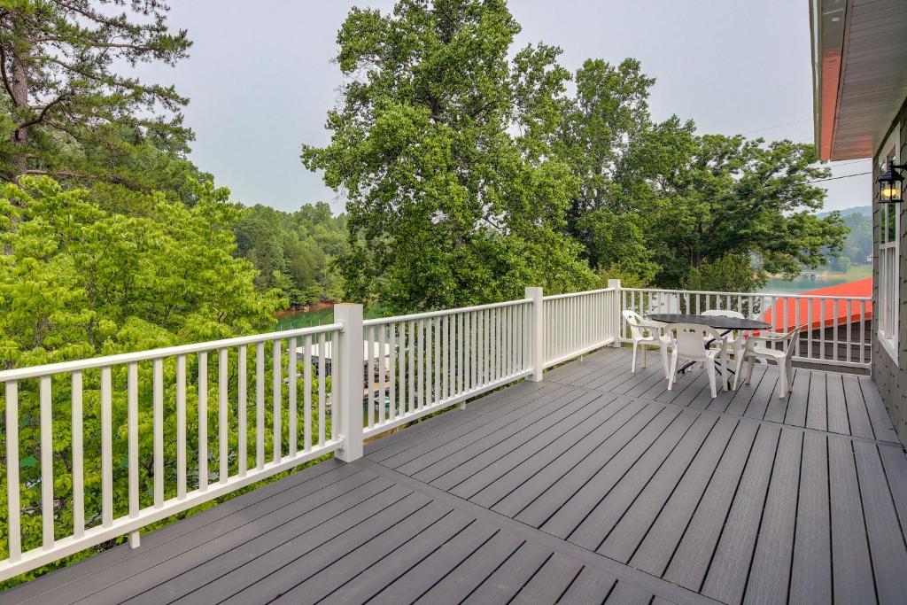 Lakefront Sharps Chapel Retreat with Boat Dock!, Sharps Chapel (precios ...
