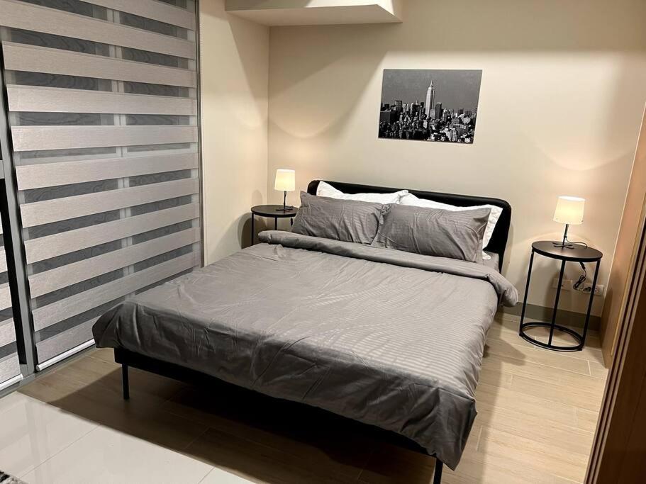 Minimalist Condo in Central BGC w/Balcony, Manila (updated prices 2024)