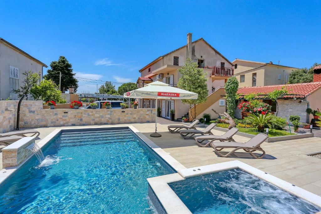 Villa Martina with free van & jacuzzi, Sukošan (tarifs actualisés, 2025)