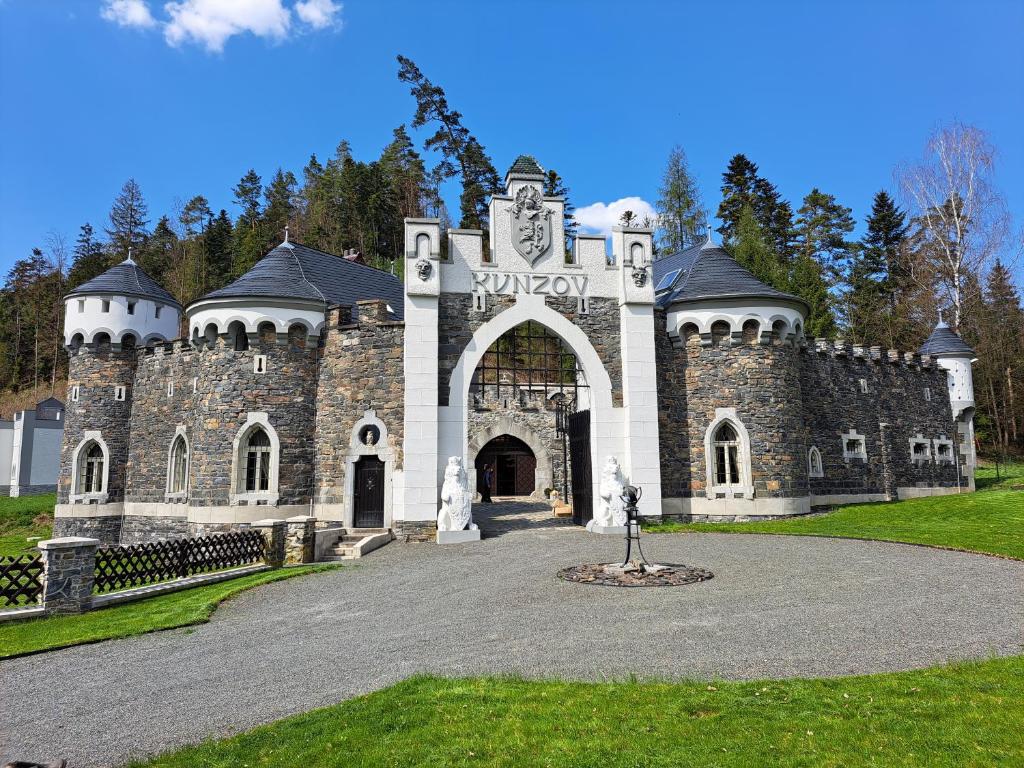 Hrad Kunzov Boutique Hotel & SPA & Restaurant, Radíkov (updated prices ...